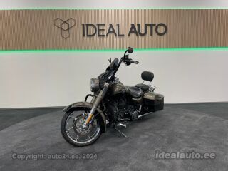 Harley-Davidson Road King CVO 110 Cubic Inch Twin-Cam Screamin Eagle ...