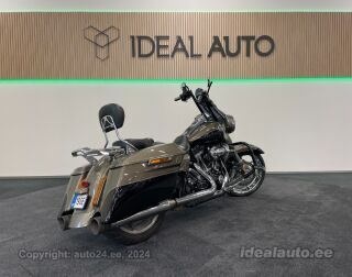 Harley-Davidson Road King CVO 110 Cubic Inch Twin-Cam Screamin Eagle ...