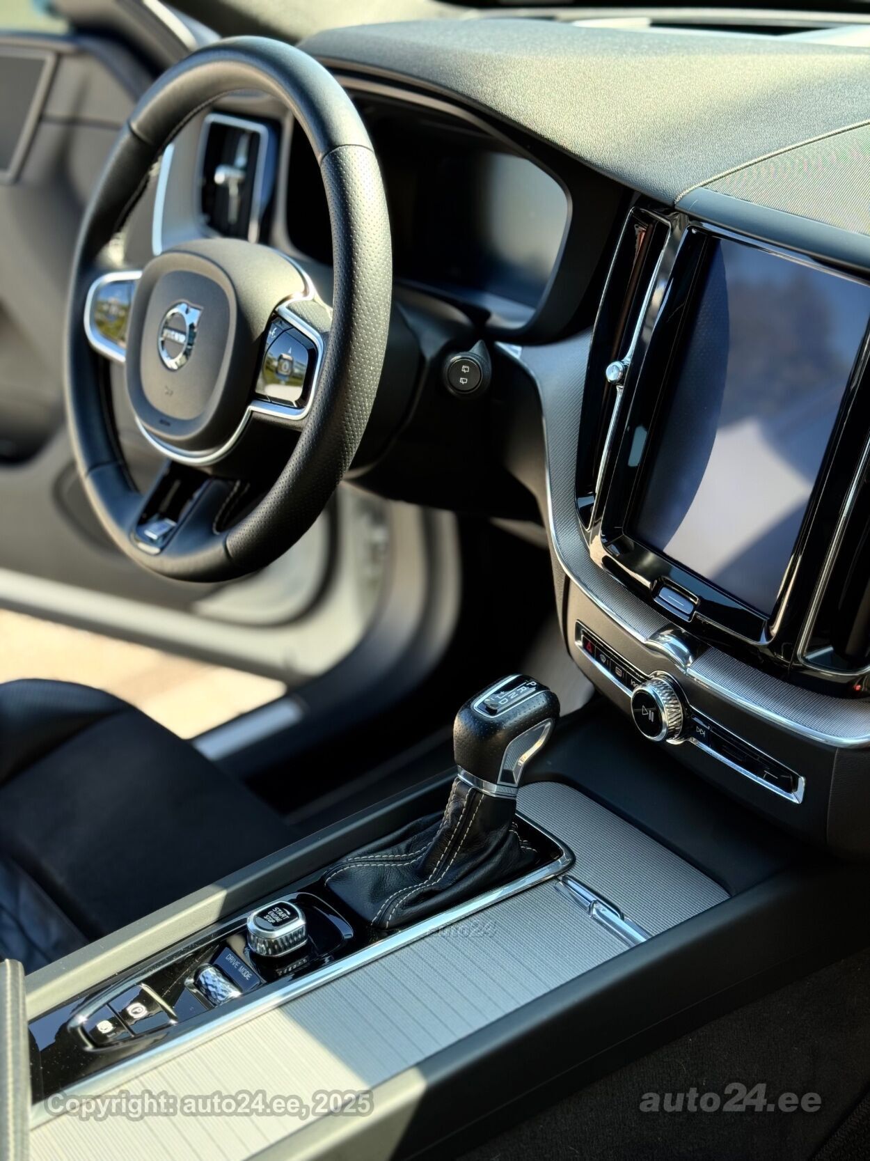 Volvo XC60 R-DESIGN 2.0 184kW - auto24.ee