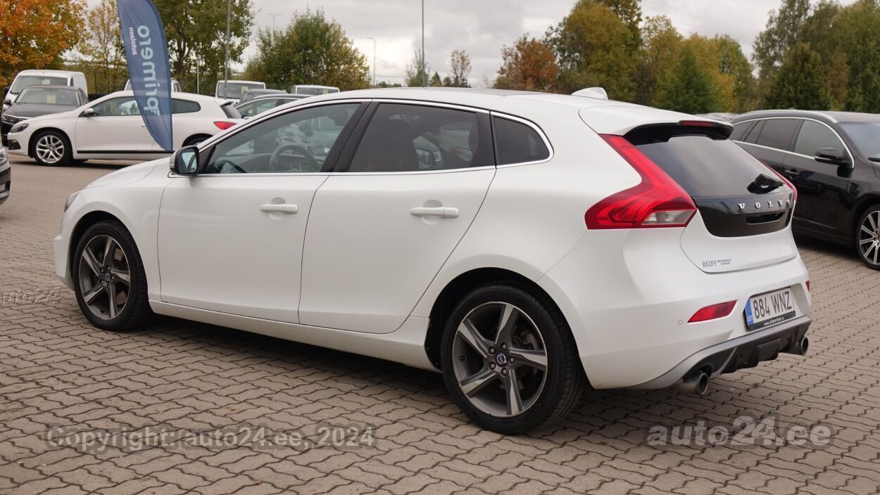 Volvo V40 R LINE DESIGN EDITION 2.0 R4 88kW - auto24.ee