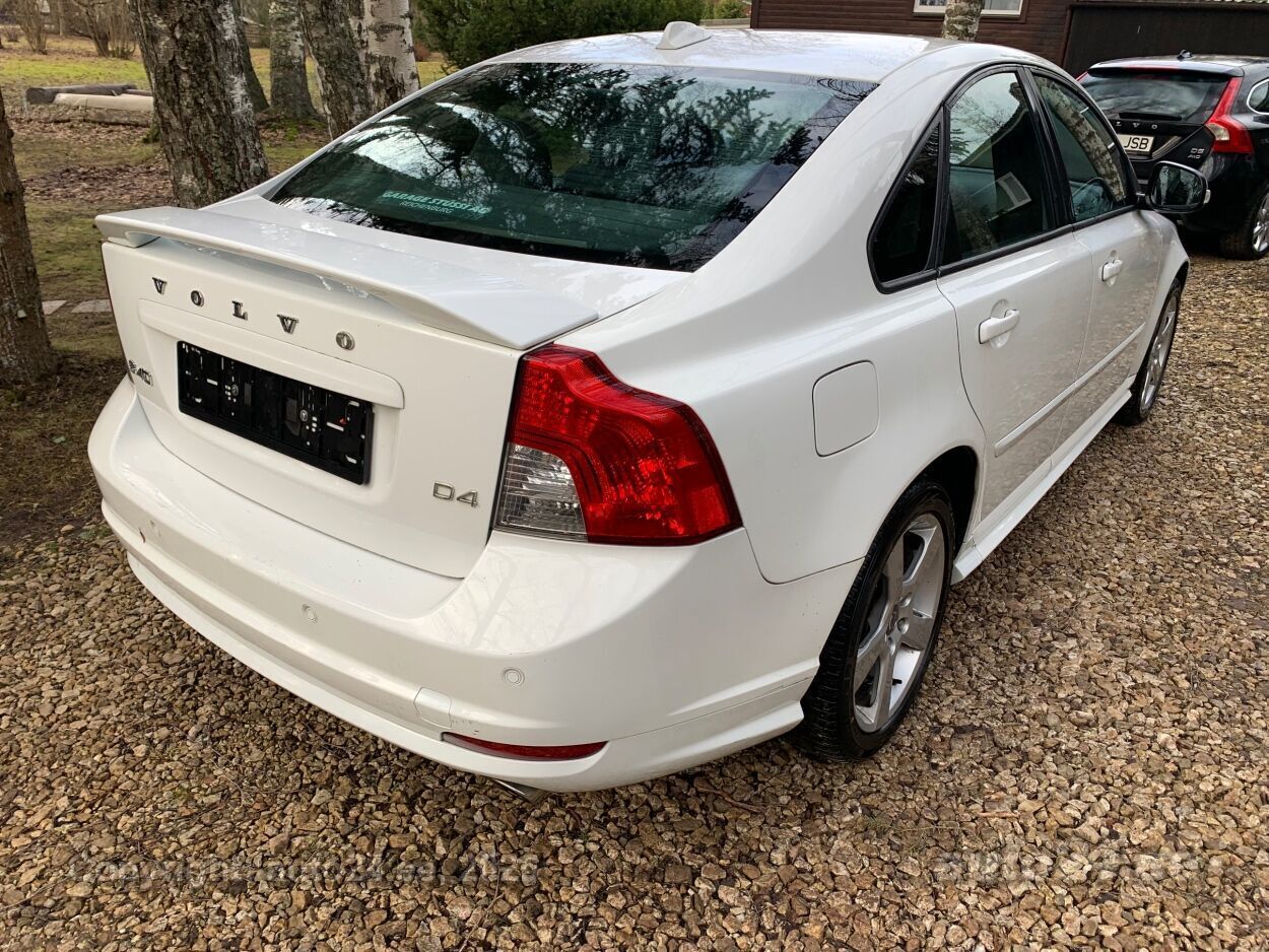 Volvo S40 D4 R-Design 2.0 130kW - auto24.ee