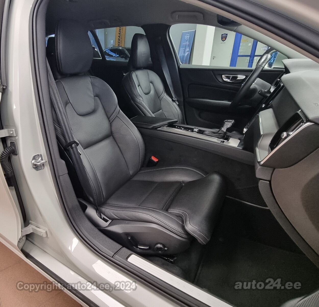 Volvo V60 INSCRIPTION INTELLI SAFE PRO 2.0 R4 D3 110kW - auto24.ee