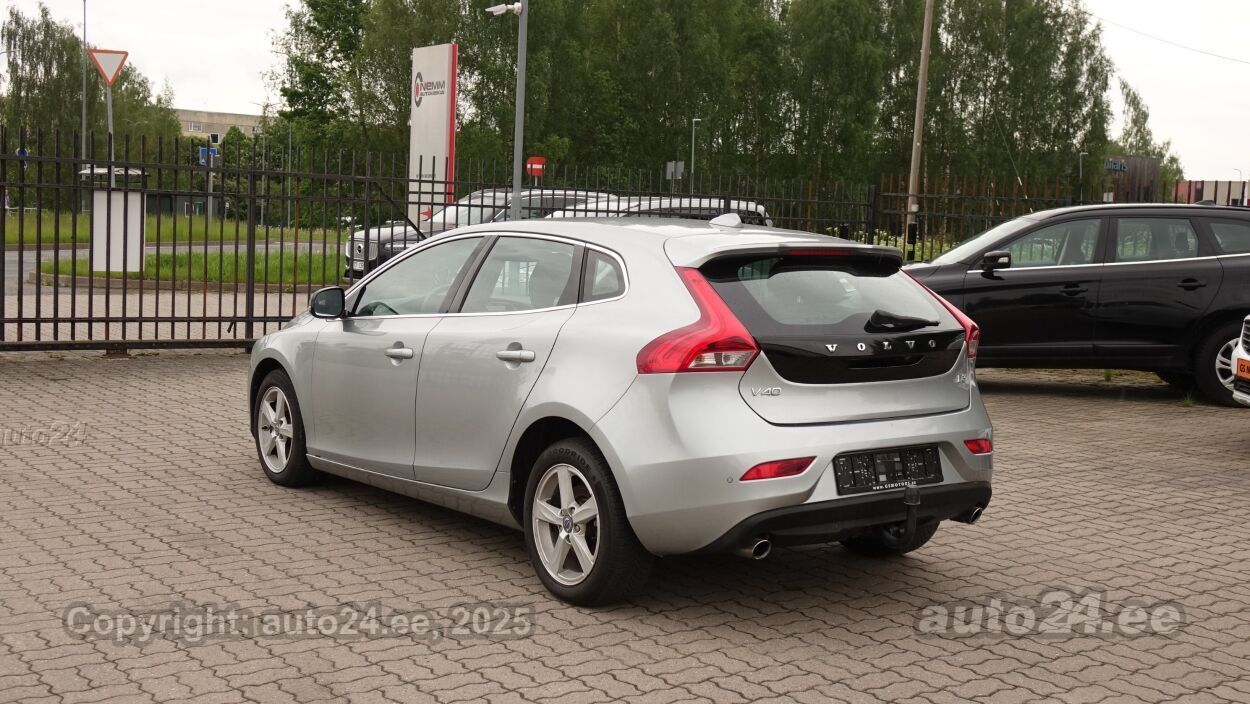 Volvo V40 MOMENTUM 2.0 R5 110kW - auto24.ee