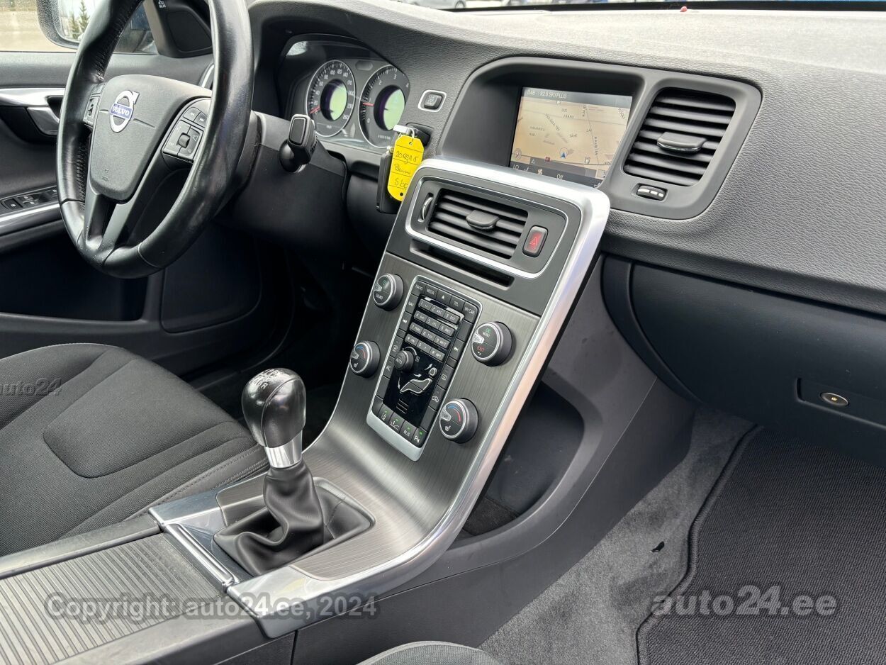 Volvo S60 City Safety 2.0 R5 D3 120kW - auto24.lv