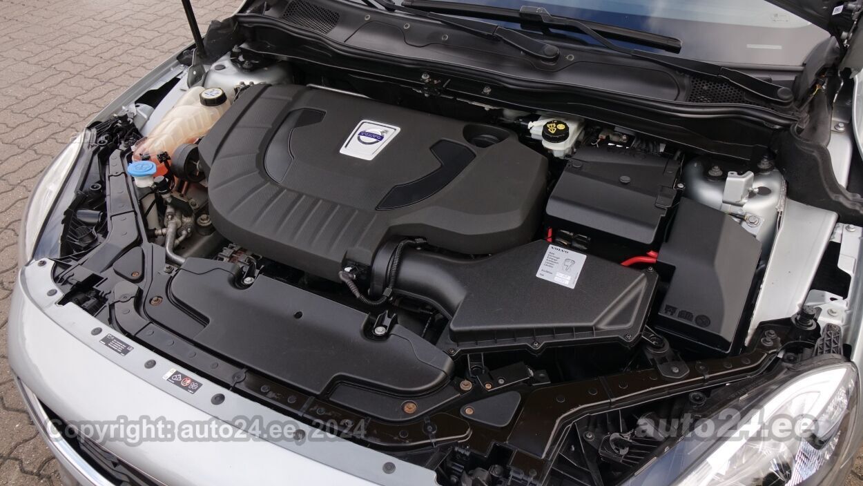 Volvo V40 MOMENTUM 2.0 R5 110kW - auto24.ee