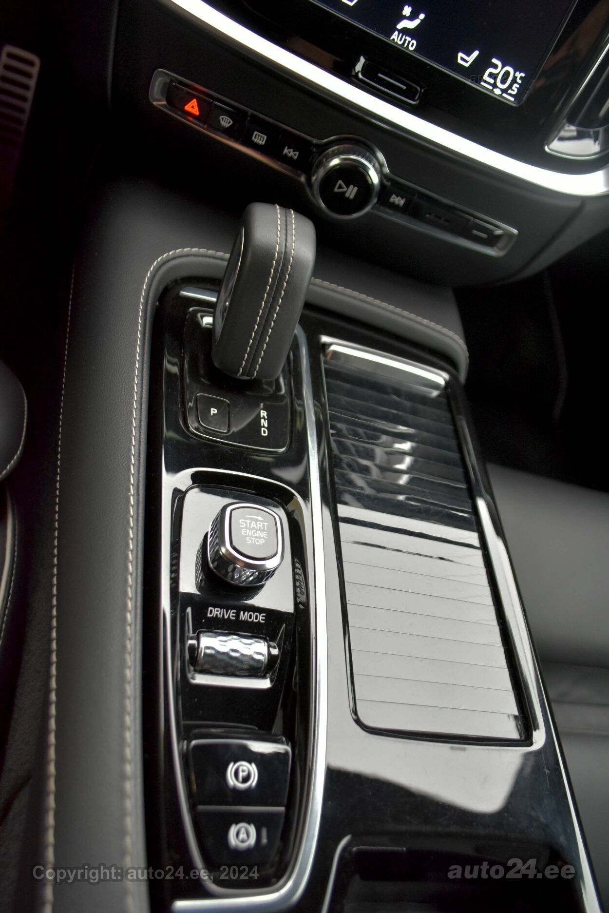 Volvo V60 AWD T6 RECHARGE R-DESIGN INTELLI SAFE 2.0 T6 Twin-Engine PLUG ...