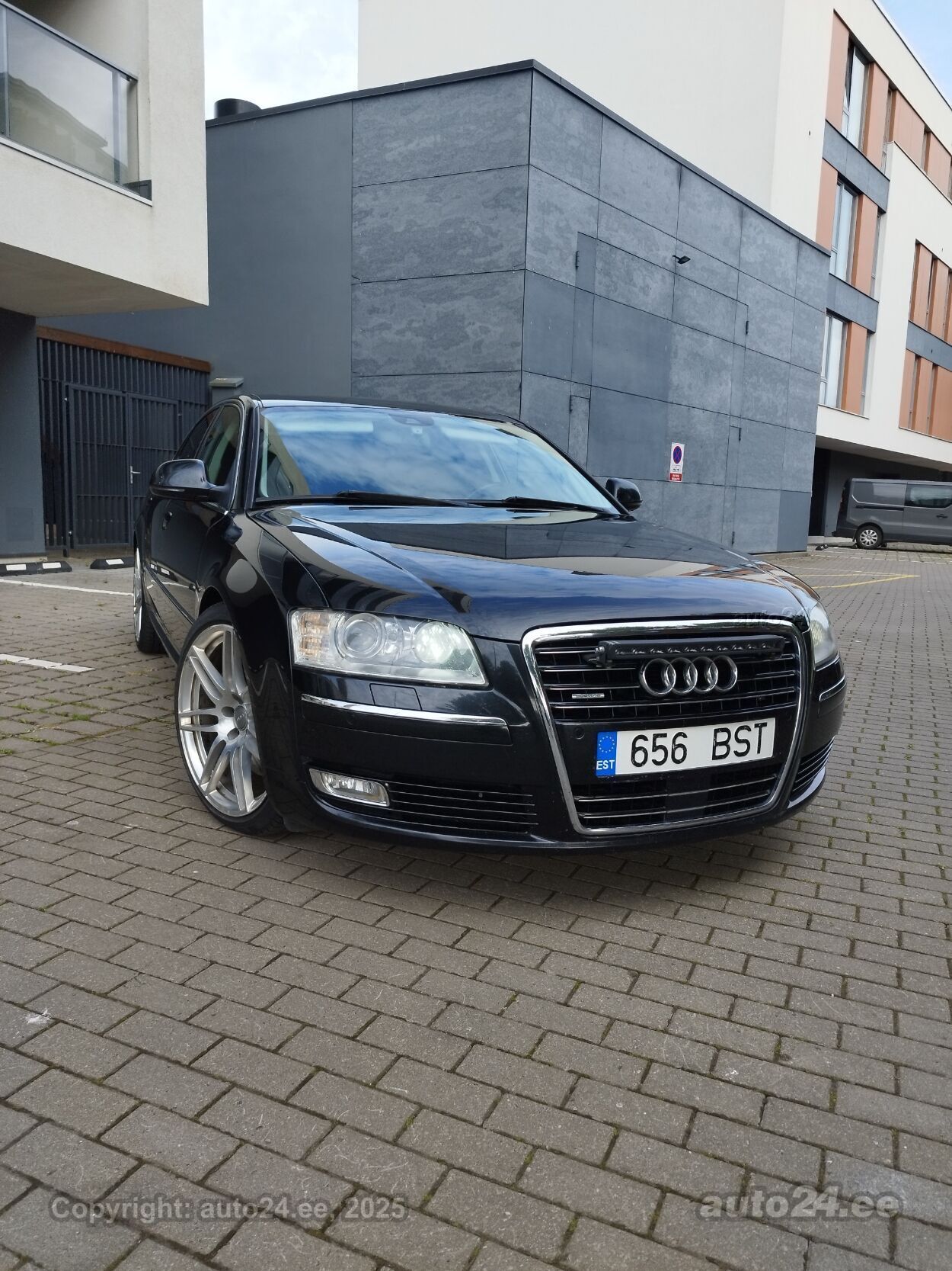 Audi A8 4.2 257kW - auto24.lv