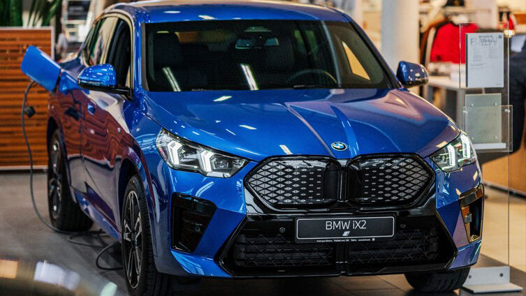 Eestisse saabus uus BMW elektriauto - auto24.ee